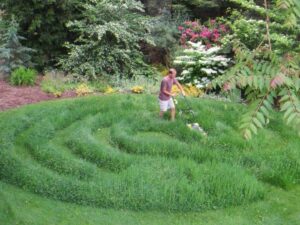 How to Build a Labyrinth In Your Backyard - The Backyartisan