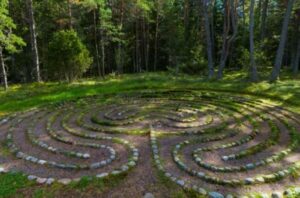 How to Build a Labyrinth In Your Backyard - The Backyartisan